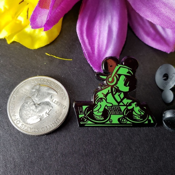 Disney | Jewelry | 425 Disney Green Dj Mickey Pin | Poshmark